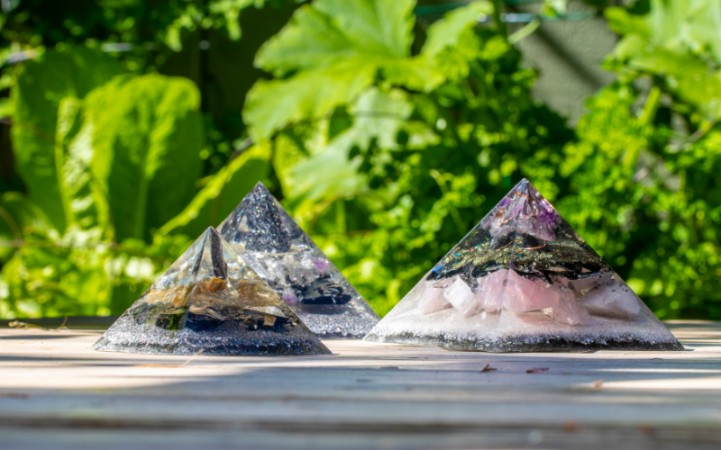 How to Use an Orgonite/Orgone Pyramid to Improve Life – Buddha & Karma